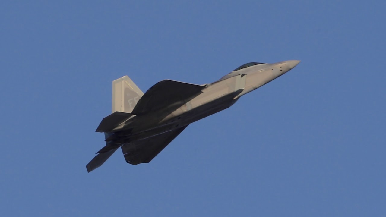 F-22 Raptor Demonstration Team - YouTube