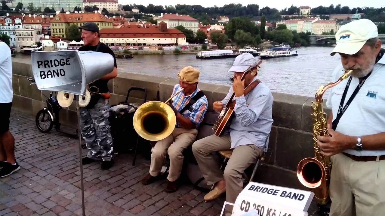 Street band playing on the Charles Bridge - YouTube