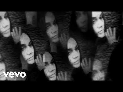 Emelie Hollow - Monster