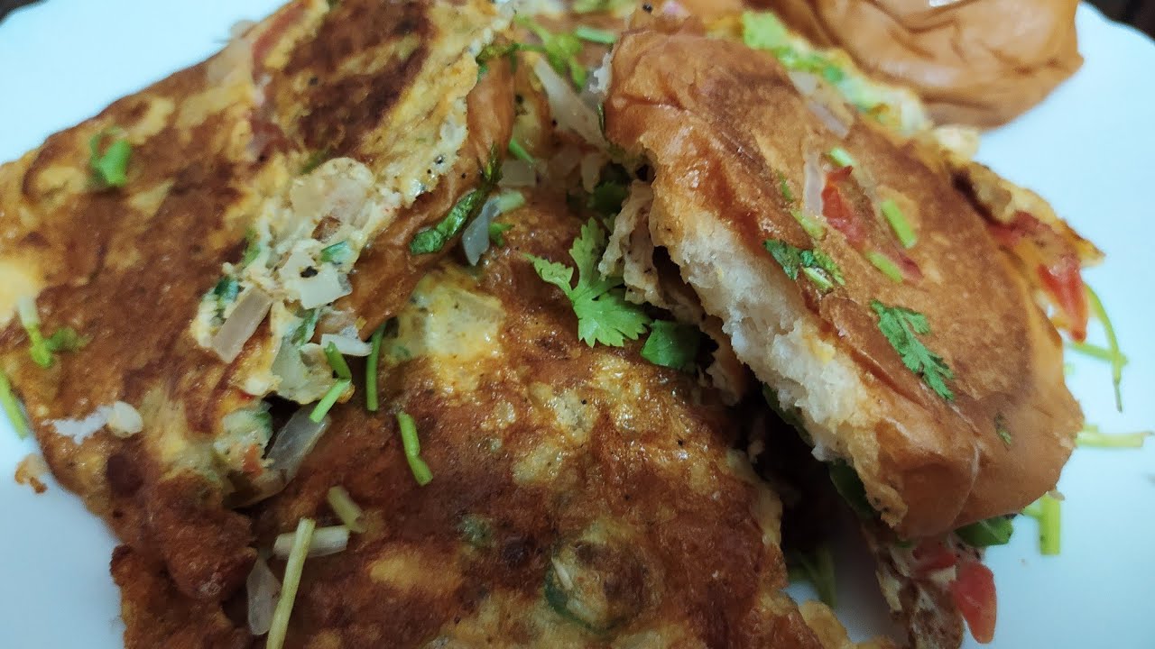 # Spicy Buns //Bun Omlette //Easy & Tasty Breakfast // Snack Recipe ...