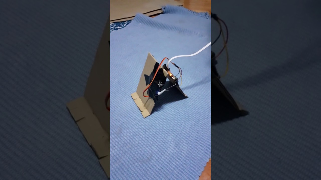 Walking cardboard robot BBC Micro:bit - YouTube