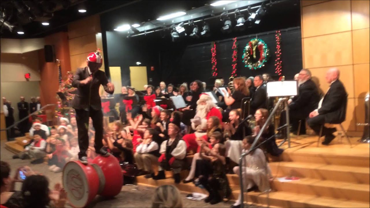 World champion John Higby from the yo yo people delights the crowd ...