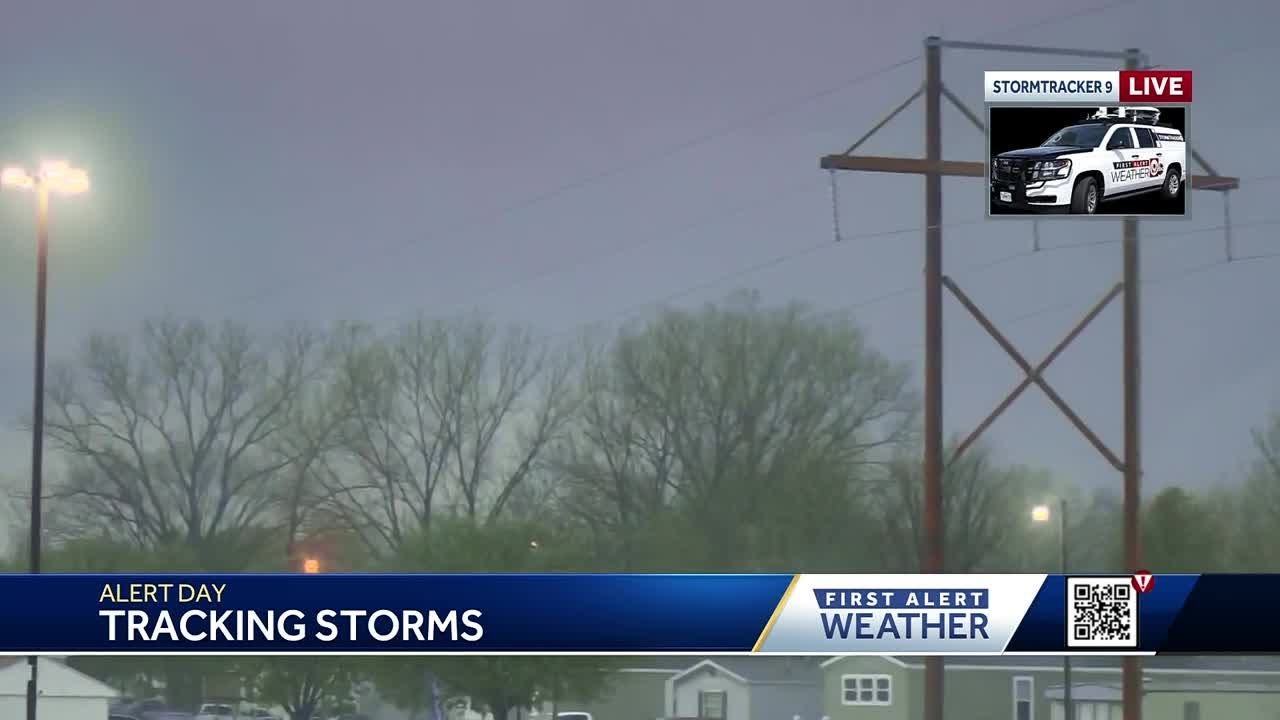 Nick Bender tracking storms near Lawrence, Kansas - YouTube