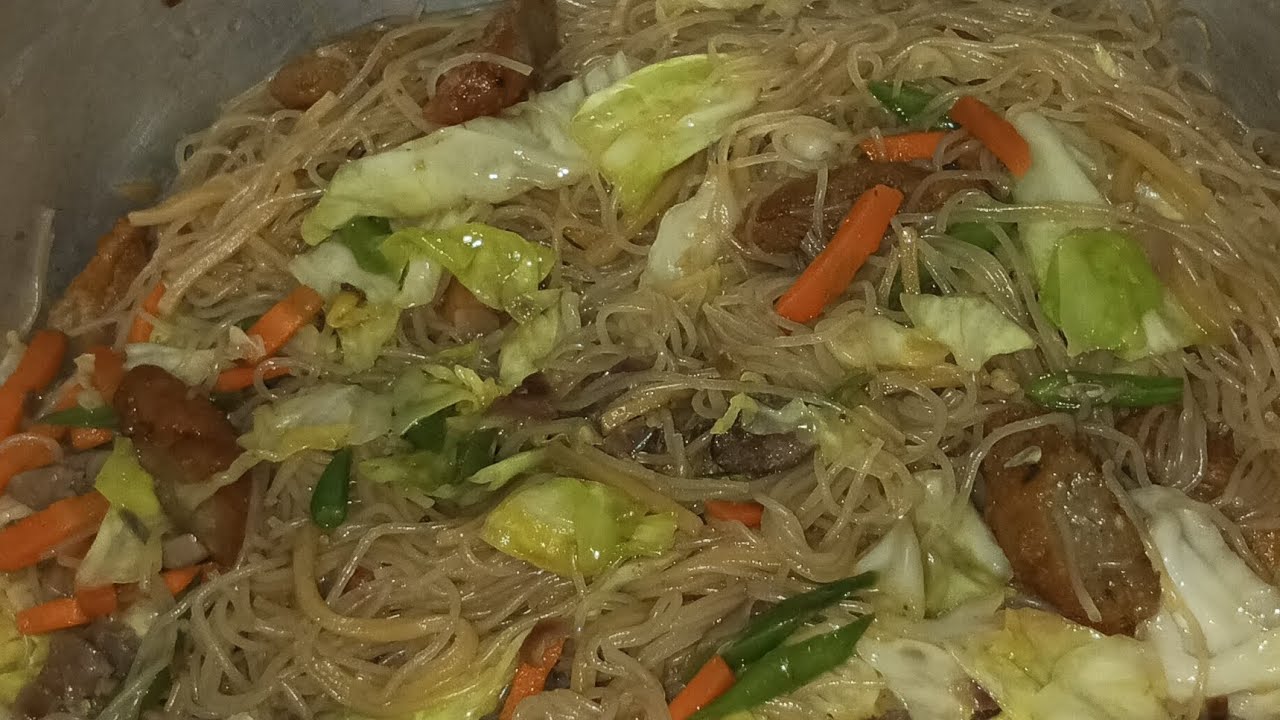 PANSIT PANG PAHABA DAW NG BUHAY😋😋 - YouTube