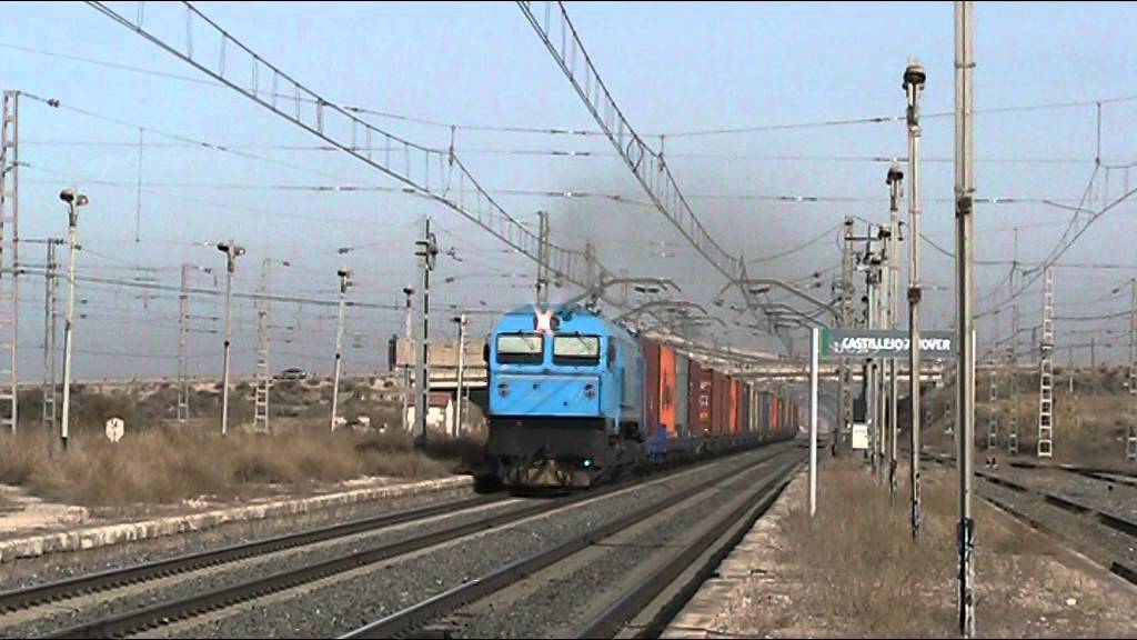 319 TRACCION RAIL AZVI EN CASTILLEJO DIC-2015 - YouTube