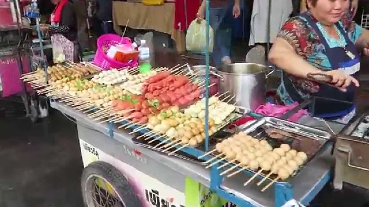 BANGKOK STREET FOOD - Chatuchak Weekend Market - YouTube