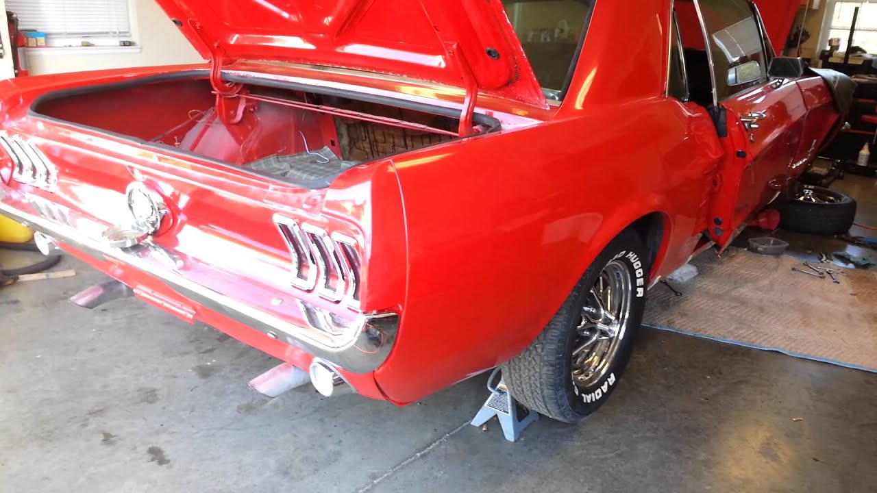 65 mustang start up - YouTube