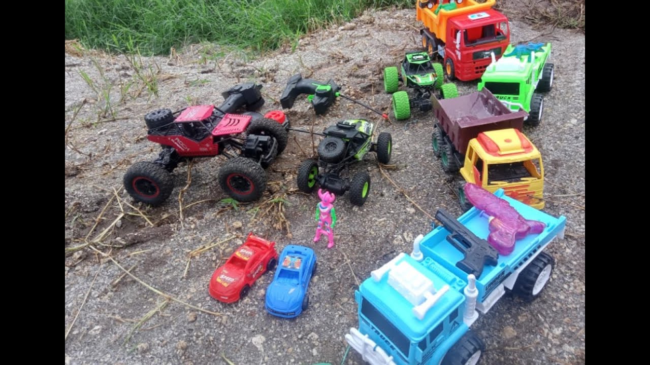 Menarik truk gandeng dengan mobil remote control - YouTube