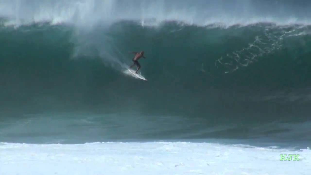 Banzai Pipeline 2011 First Wipeouts - YouTube