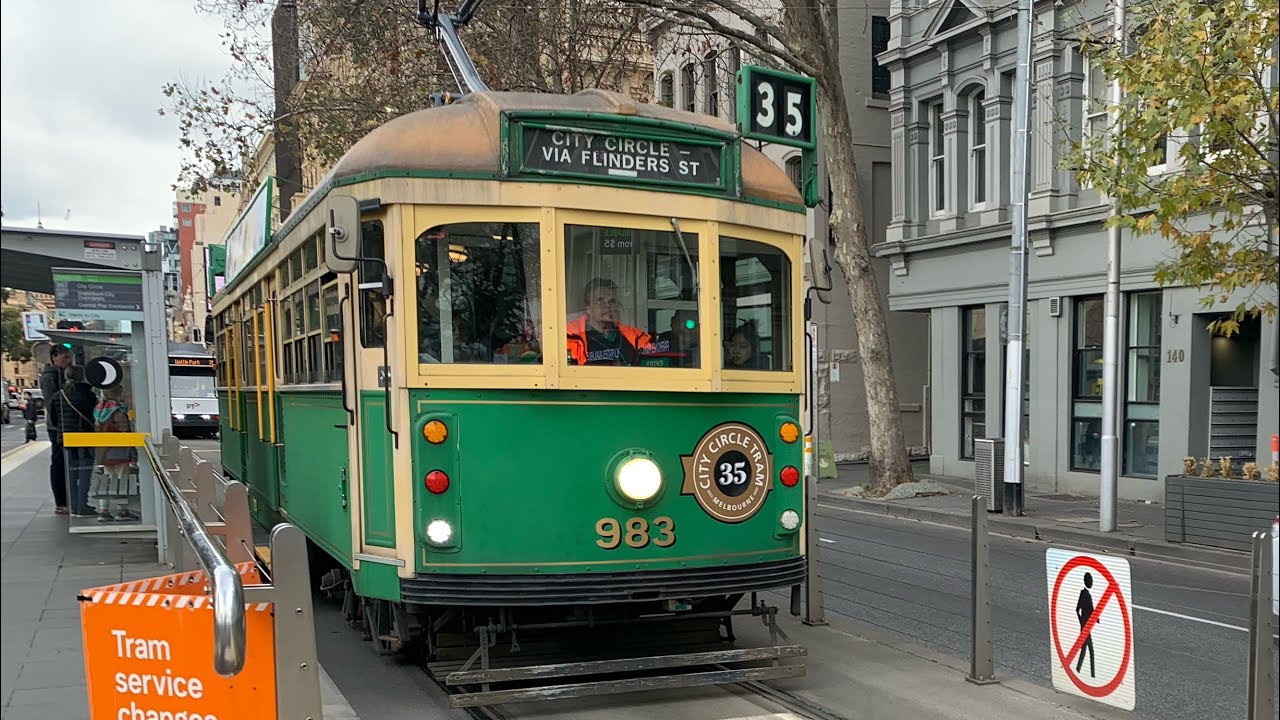 YarraTrams Southbank W8.983 On Route 35 City Circle Service - YouTube