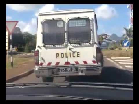 Mauritian Police Vehicle without stop-light on public road - YouTube