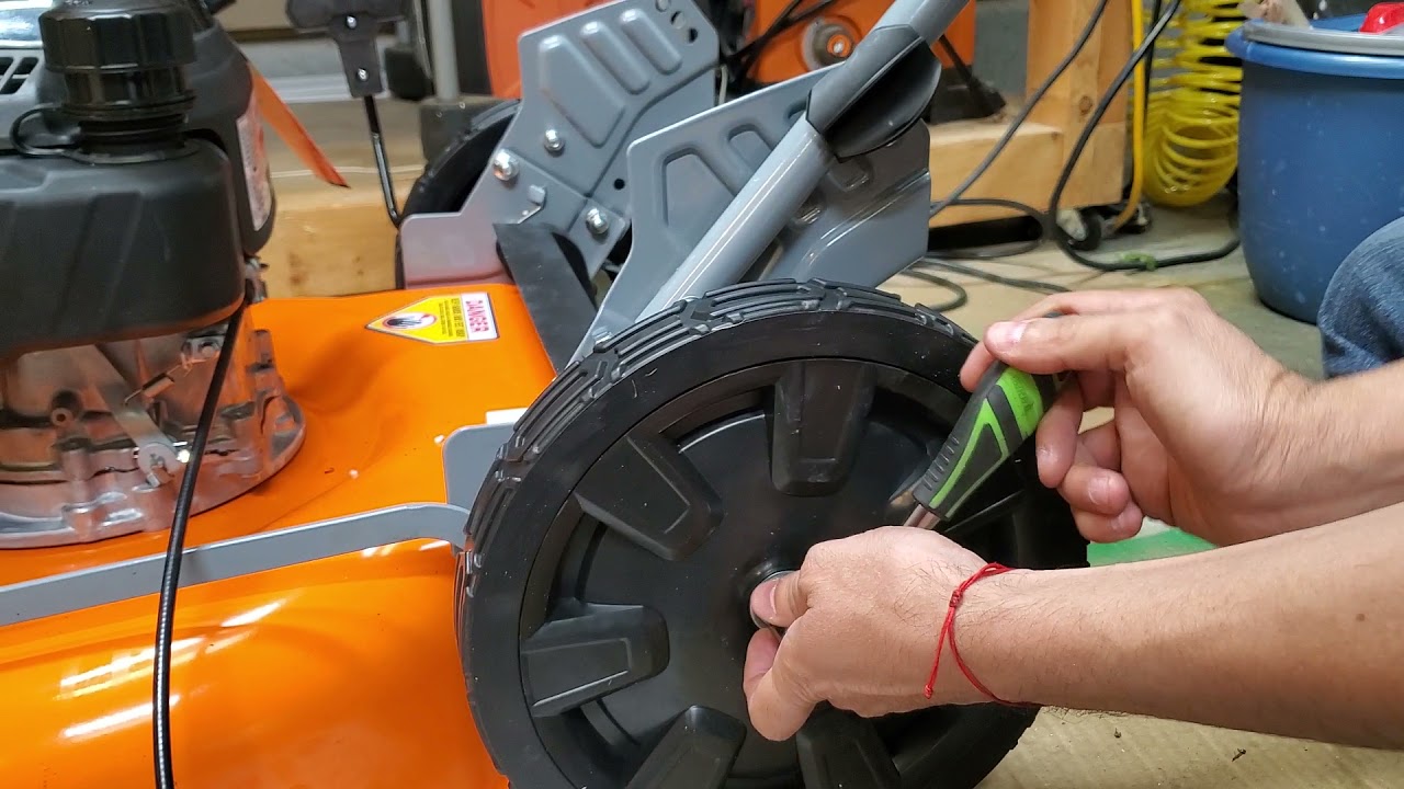 Yardmax 21 inch lawn mower - YouTube