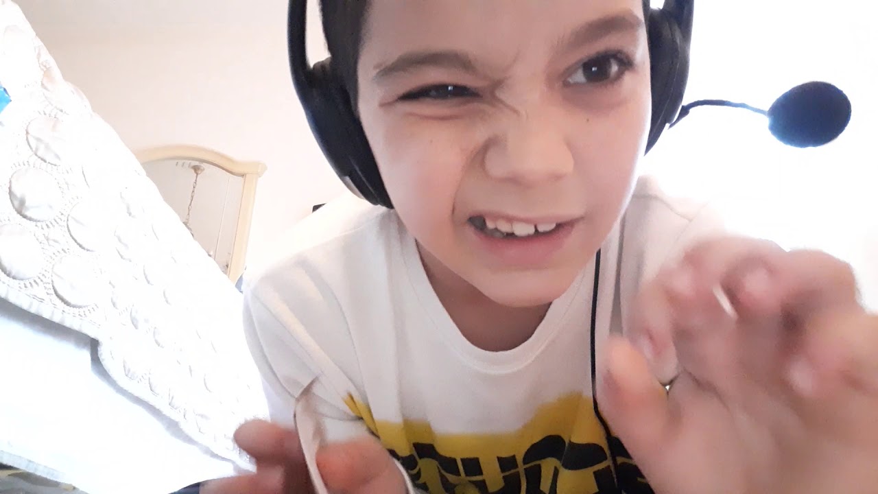 Il mio primo video asmr con le mi cuffie - YouTube