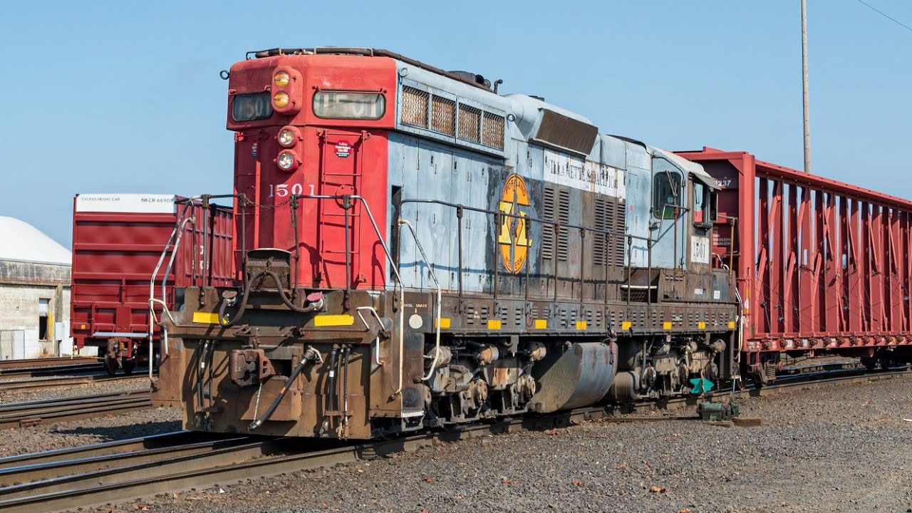 Ex-Southern Pacific SD7 Switching and Albany & Eastern Hauler - YouTube