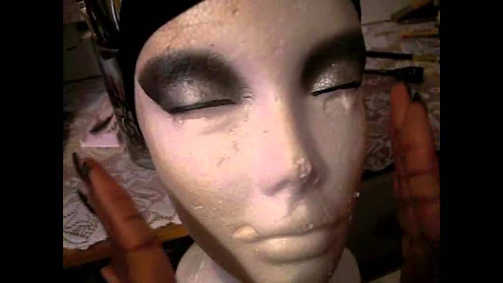 Smokey Eye Shadow (manikin head) Tutorial - YouTube