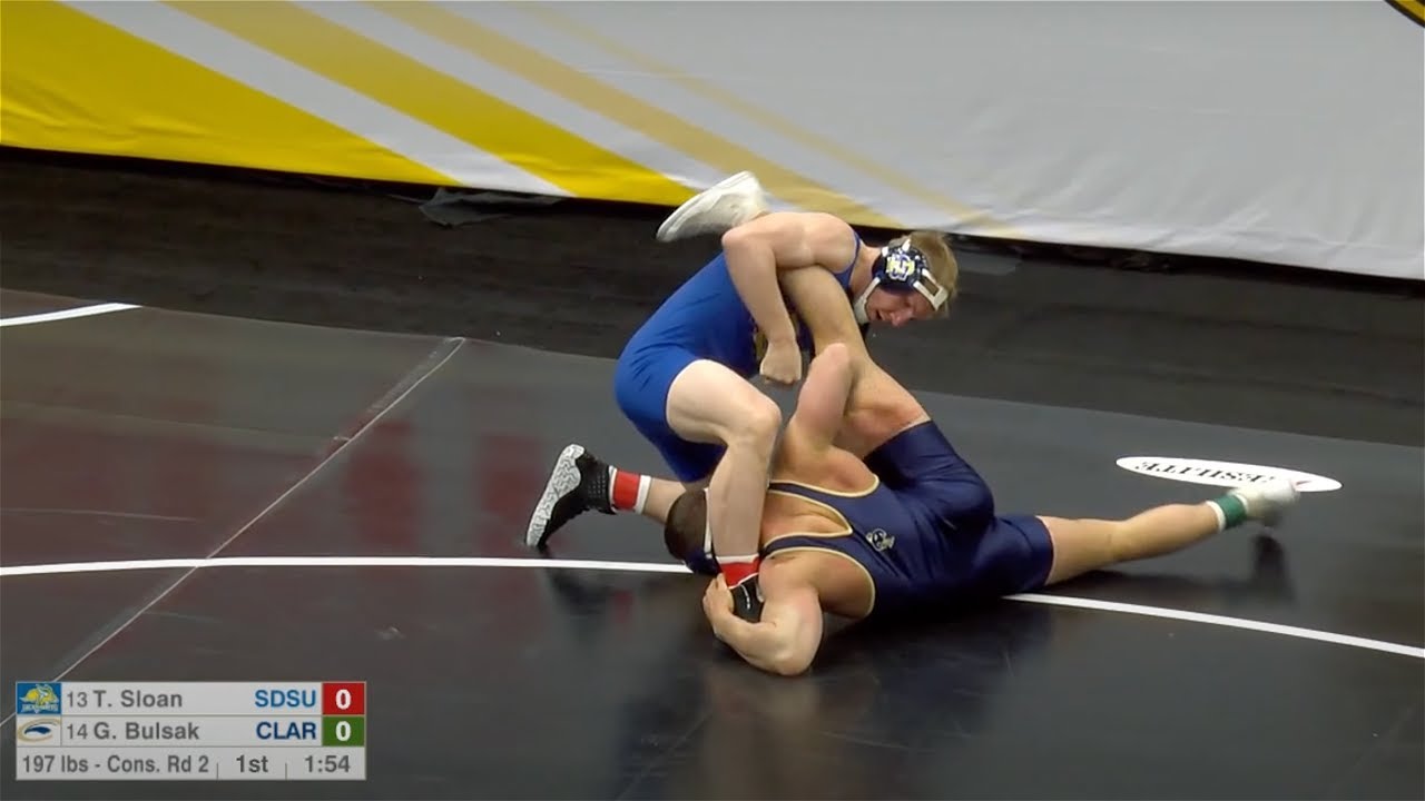 197lbs Tanner Sloan (SDSU) dec Greg Bulsak (Clarion) - YouTube