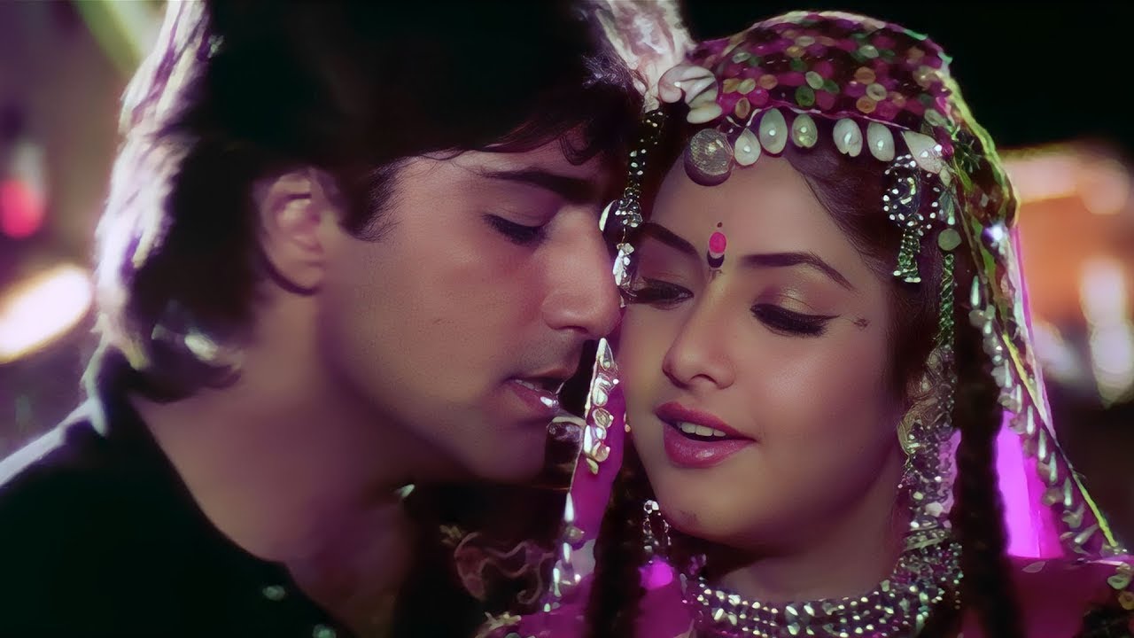 Tujhe Na Dekhu Toh Chain Mujhe Aata Nahi Hai || Divya Bharti || Kumar ...