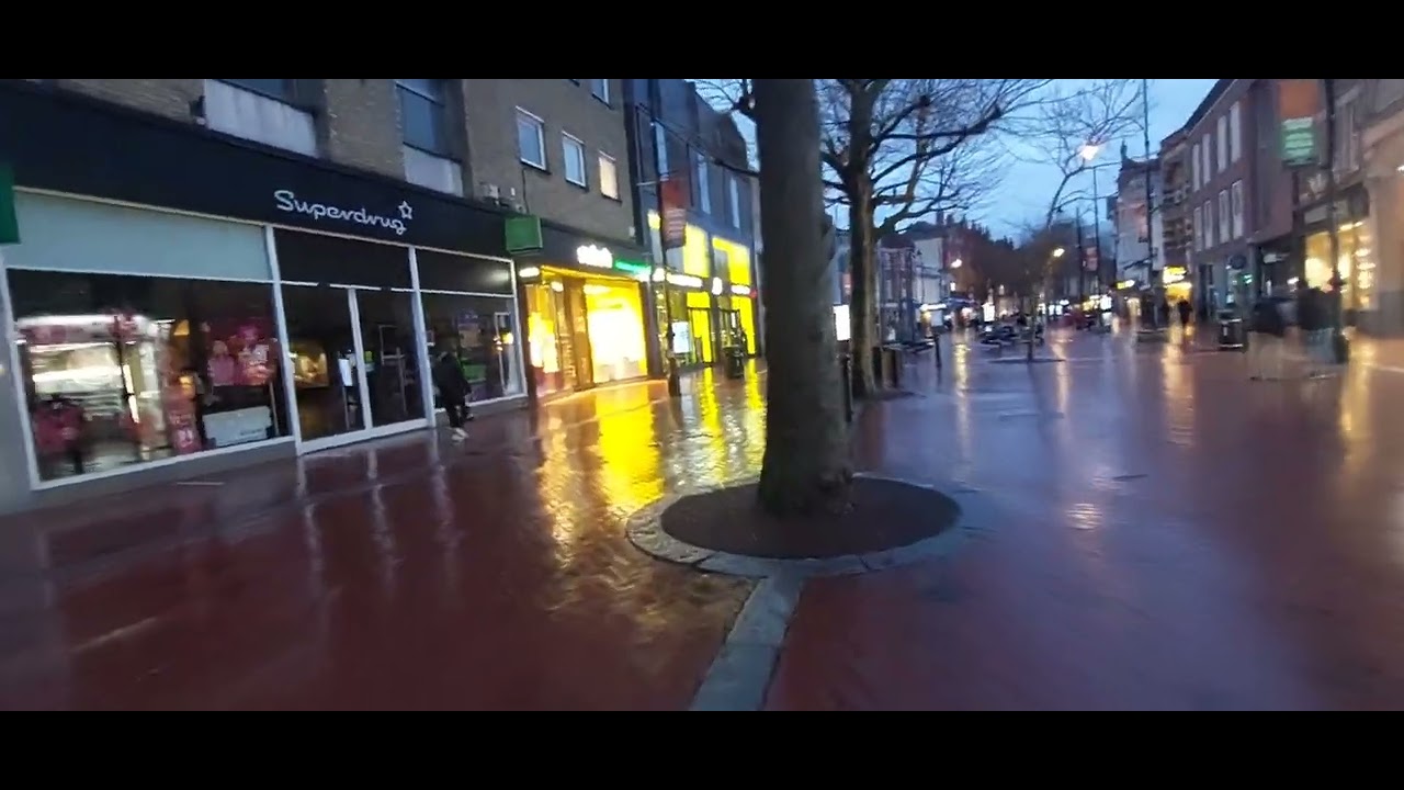 Walk with me for 1 min in Broad street, Reading - YouTube