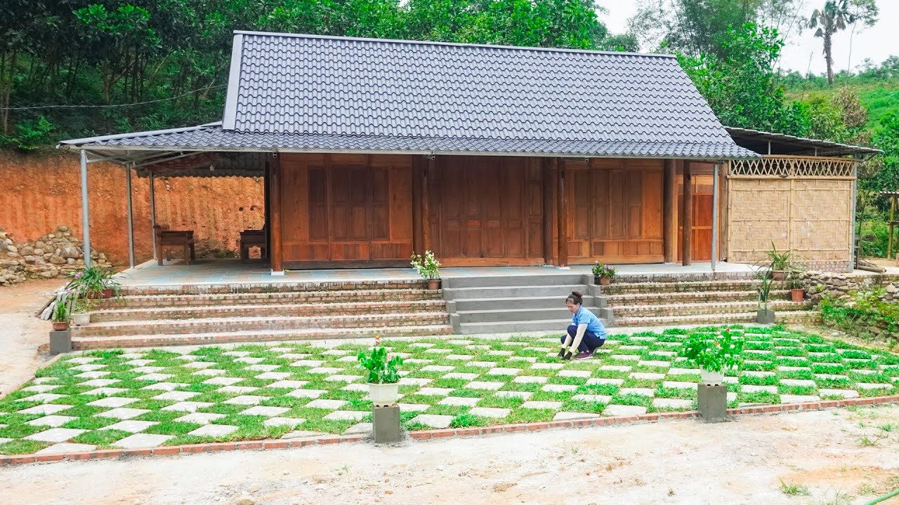 Build front yard: technique concrete brick molds and spread the grass ...