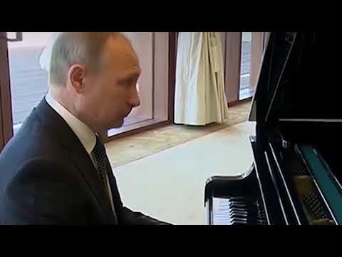 Putin  İlk İngilizce Dersinden Sonra Piyanoda \
