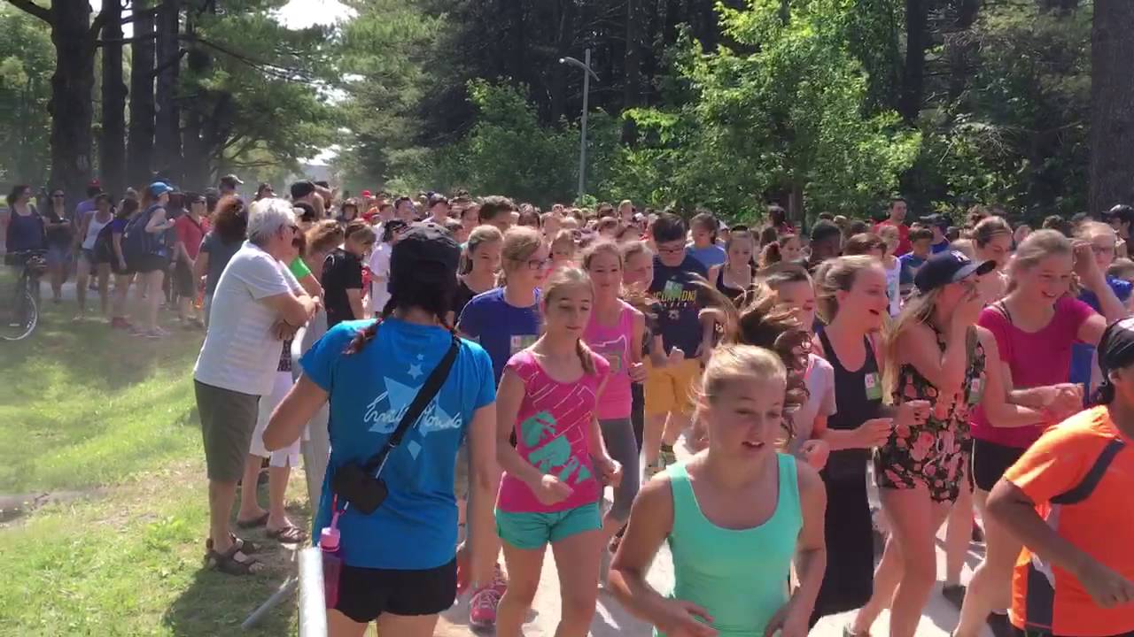 Départ 6eme année course Émilie Mondor - YouTube