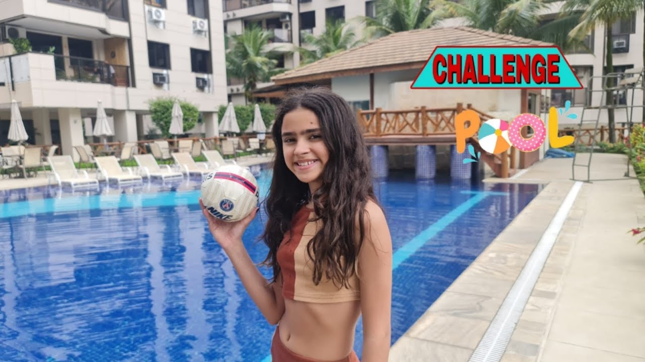 Desafio da bola na piscina *challenge pool* - MARI BRITO - YouTube