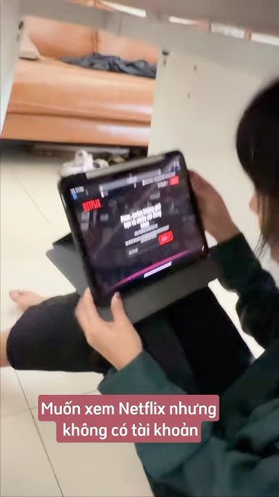 Thấy nhỏ bạn trốn gầm bàn, tưởng làm gì? Ai ngờ ngồi code #coding #congnghe #laptrinh #frontend ...