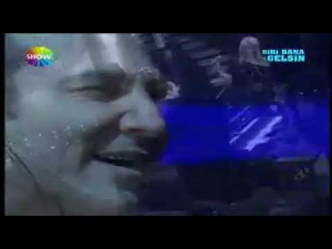 Demet Akalın & Ferhat Göçer- Yastayım (canlı)