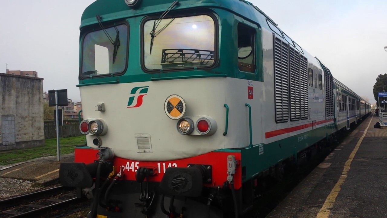 FS Trenitalia locomotive D445 1143 at Castelfiorentino. - YouTube
