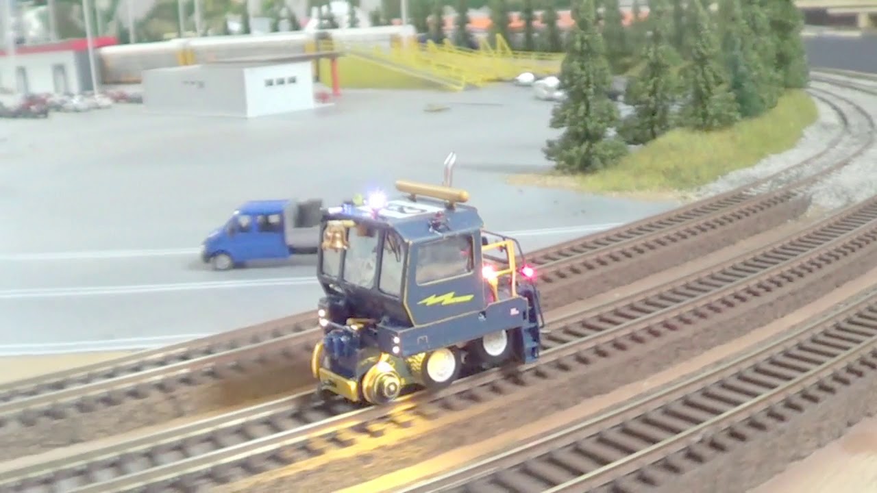CSX Broadway Track Mobile with Sound & Lights "Model Trains" - YouTube