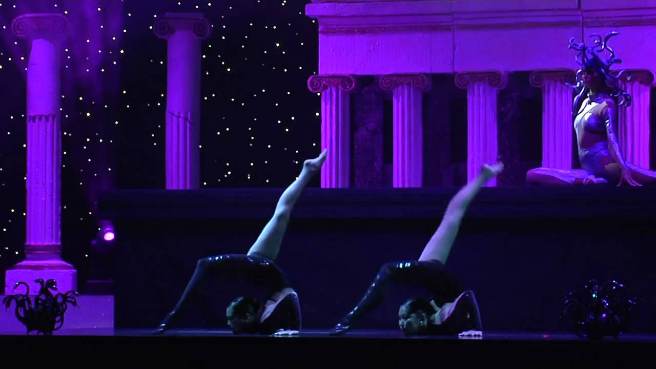 Contortion duo Medusa 1034 / www.maximaaa.com - YouTube