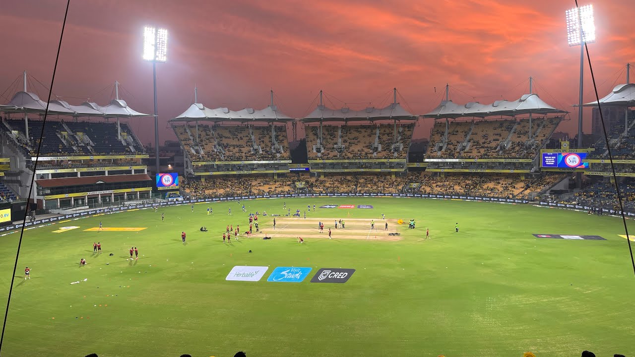 #Dhoni entering chepauk with viswaroopam song #viswaroopam # msdhoni ...