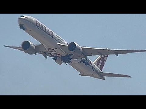 Boeing 777-300ER Qatar Airways - Paris Saint Germain Livery Departing ...