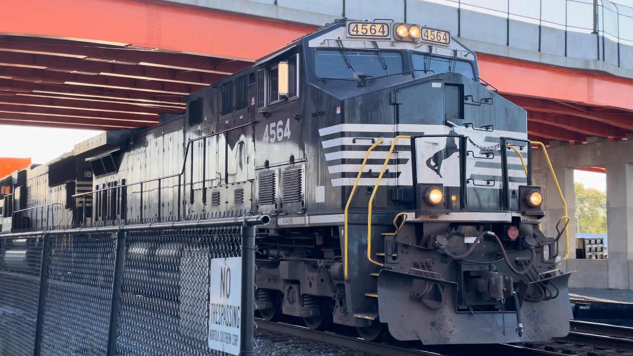 NS 268 passes La Porte - YouTube