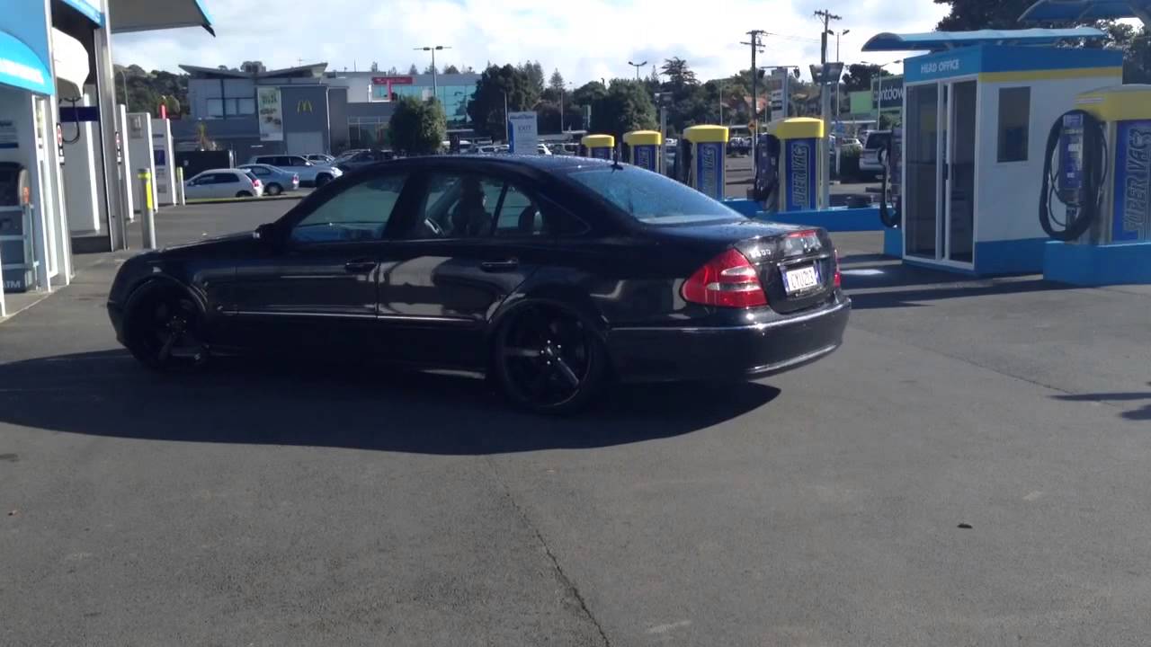 Slammed Mercedes W211 E500 - YouTube