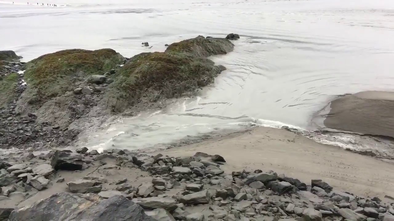 American eclipse causes awesome bore tide - YouTube