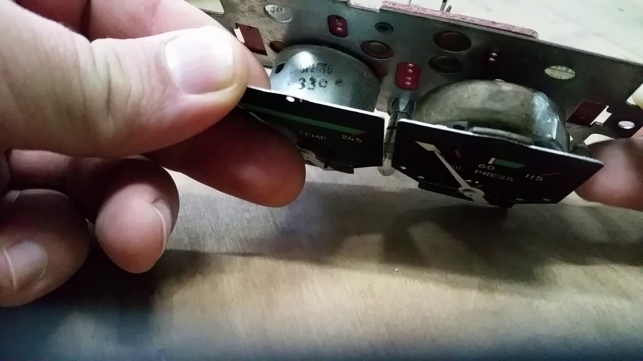 Cessna Analogue Oil Pressure Gauge - YouTube