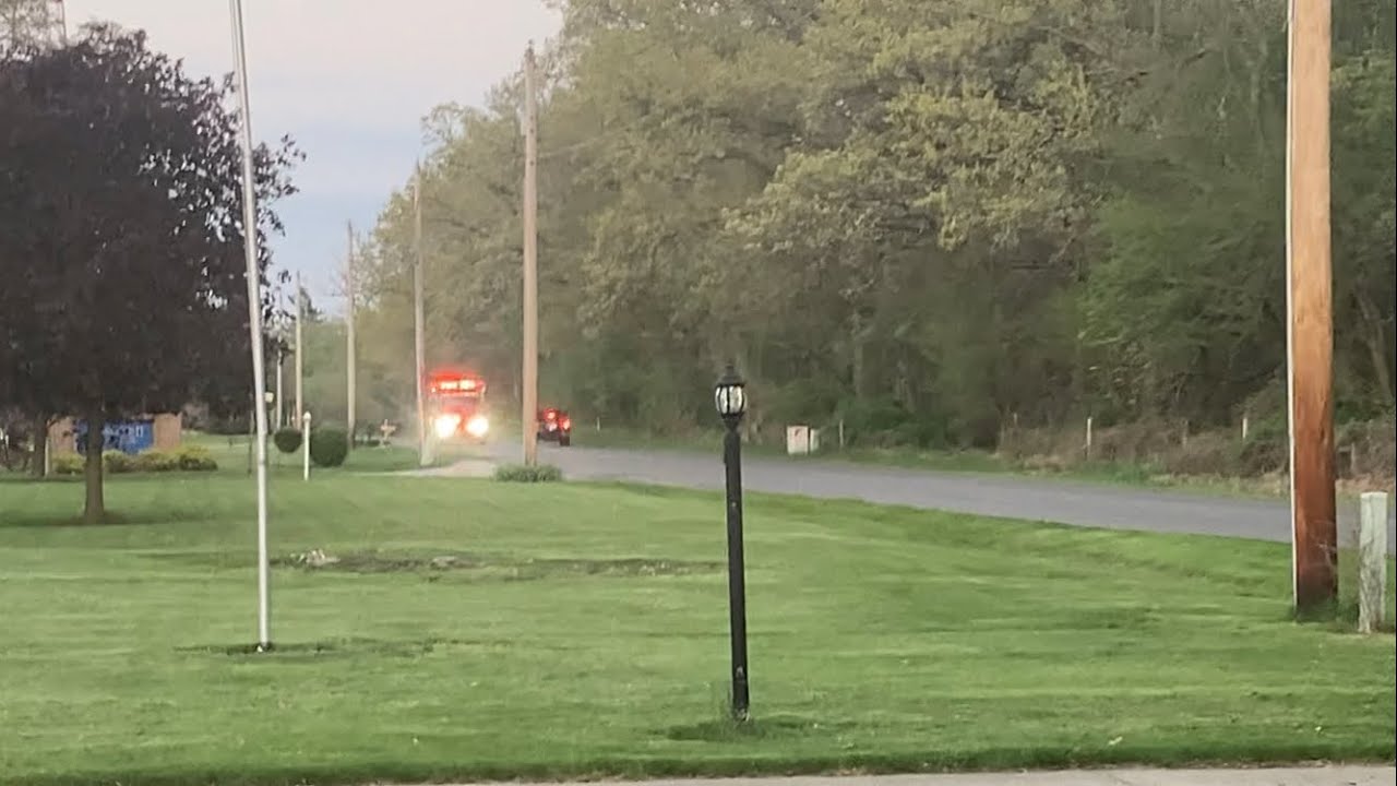 Kouts Volunteer Fire Department SQUAD 731 Responding to a Accident With ...