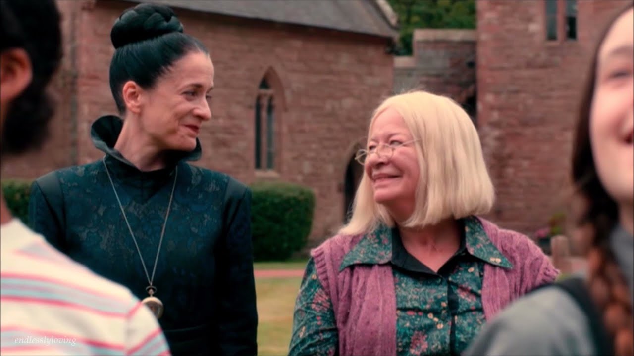 Closer I Ada Cackle & Hecate Hardbroom I The Worst Witch (2017) - YouTube