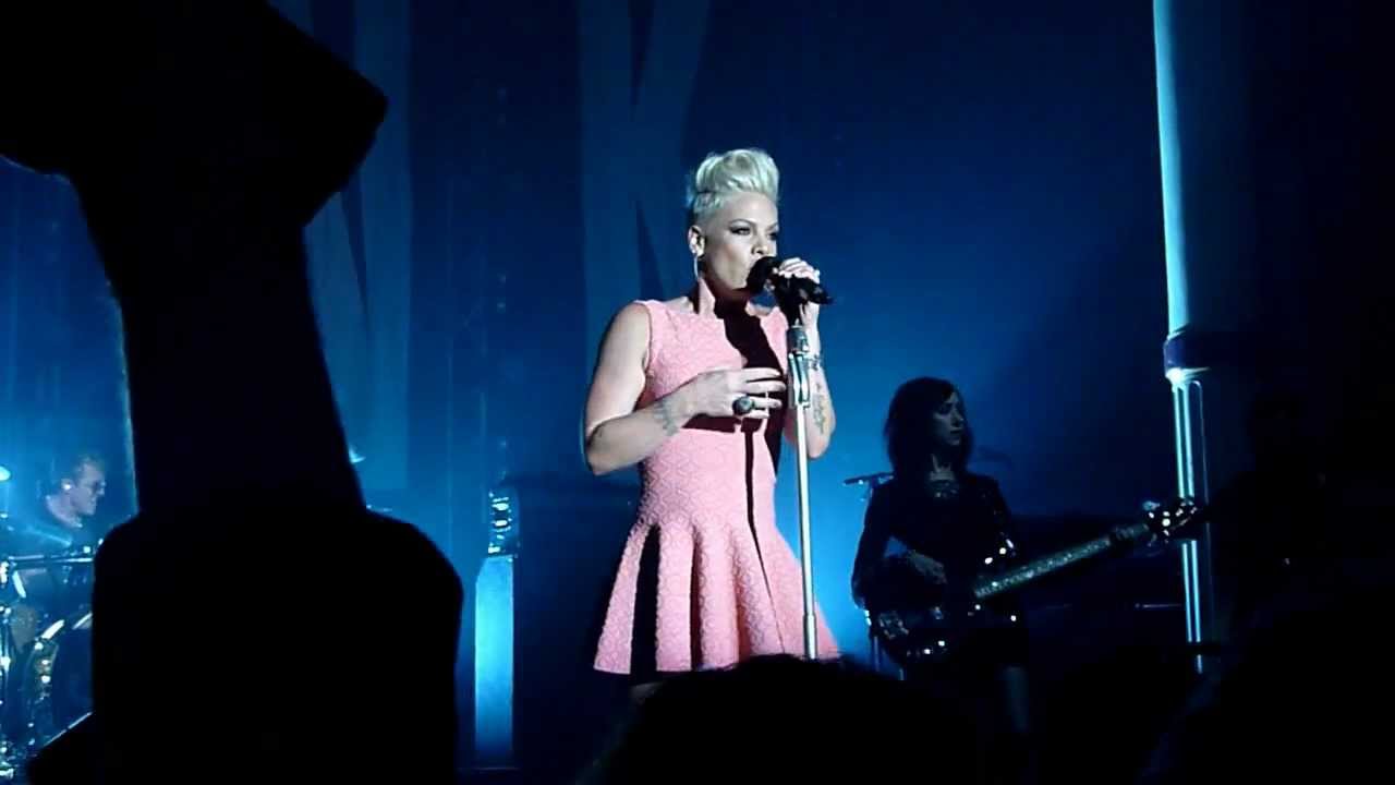 Pink - Try Live @ Salle Wagram, Paris, 2012 HD - YouTube