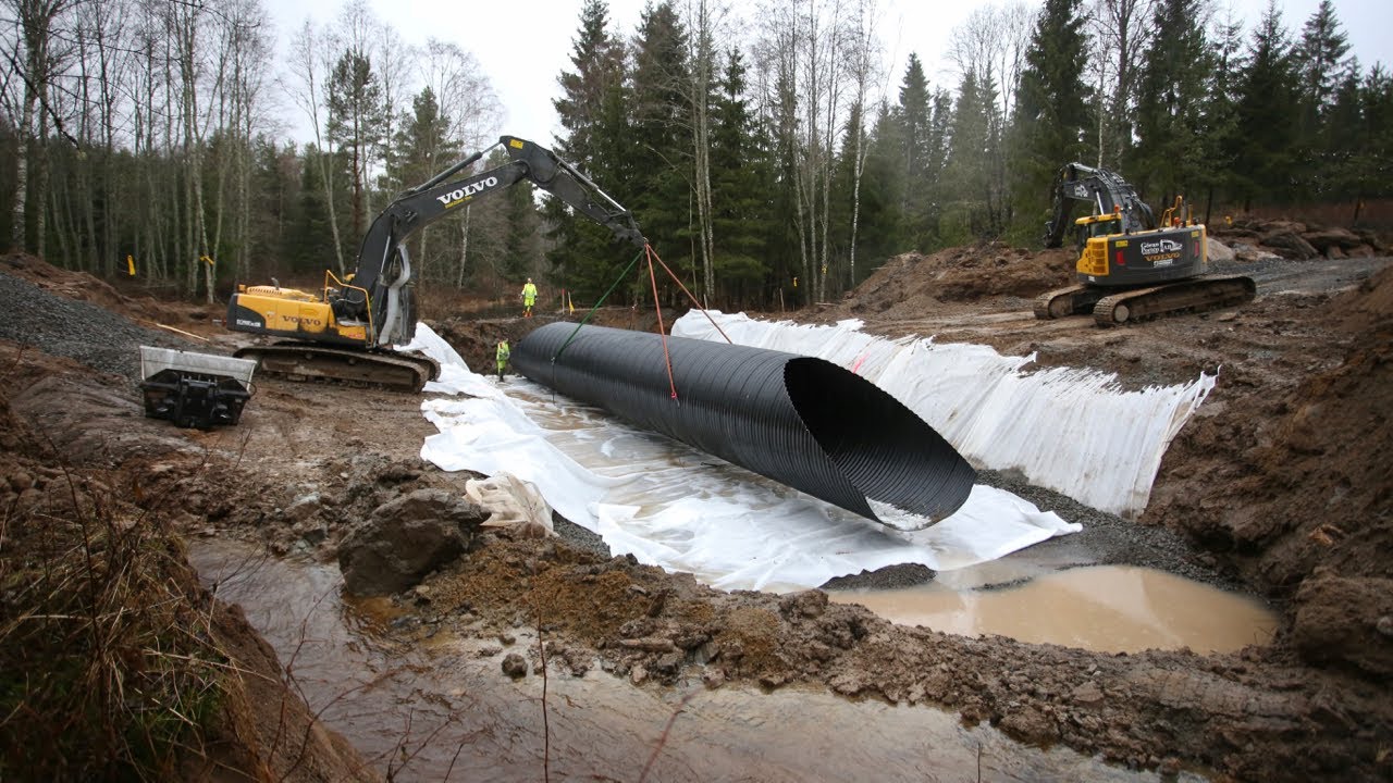 Byte av vägtrumma - YouTube