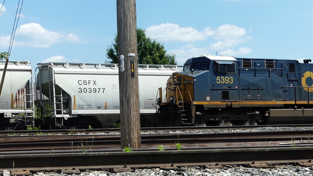 Two CSX trains passing at Queensgate yard in Cincinnati, OH - YouTube