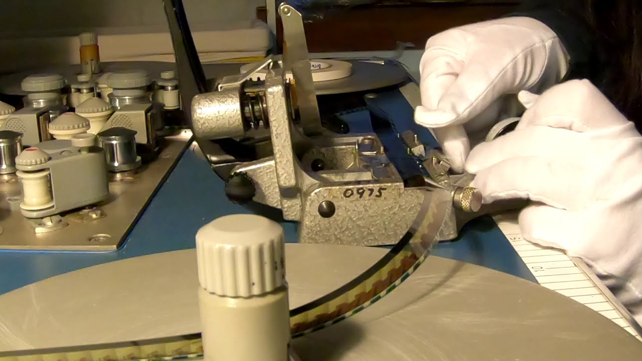 16mm Bolex Film editing (STEENBECK) - YouTube