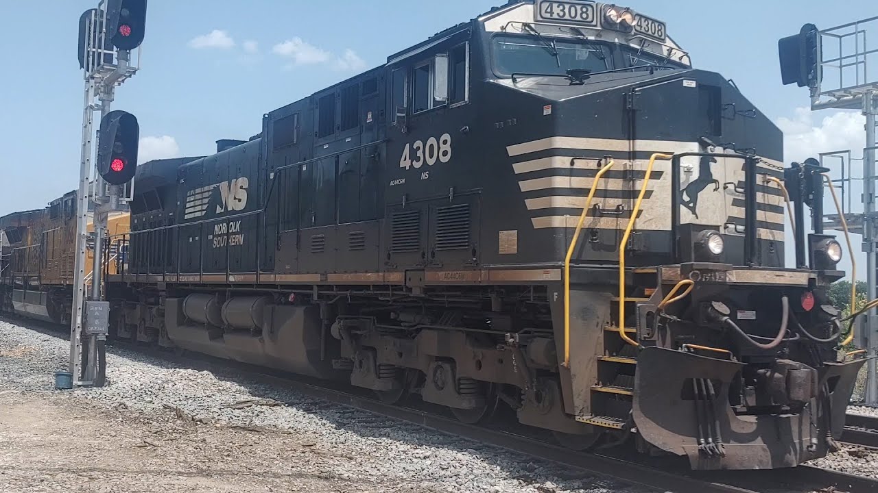 Norfolk Southern 4308 AC44C6M leads mixed freight train ft UP 7066 AC4460CW, Houston TX 7/16/23 ...