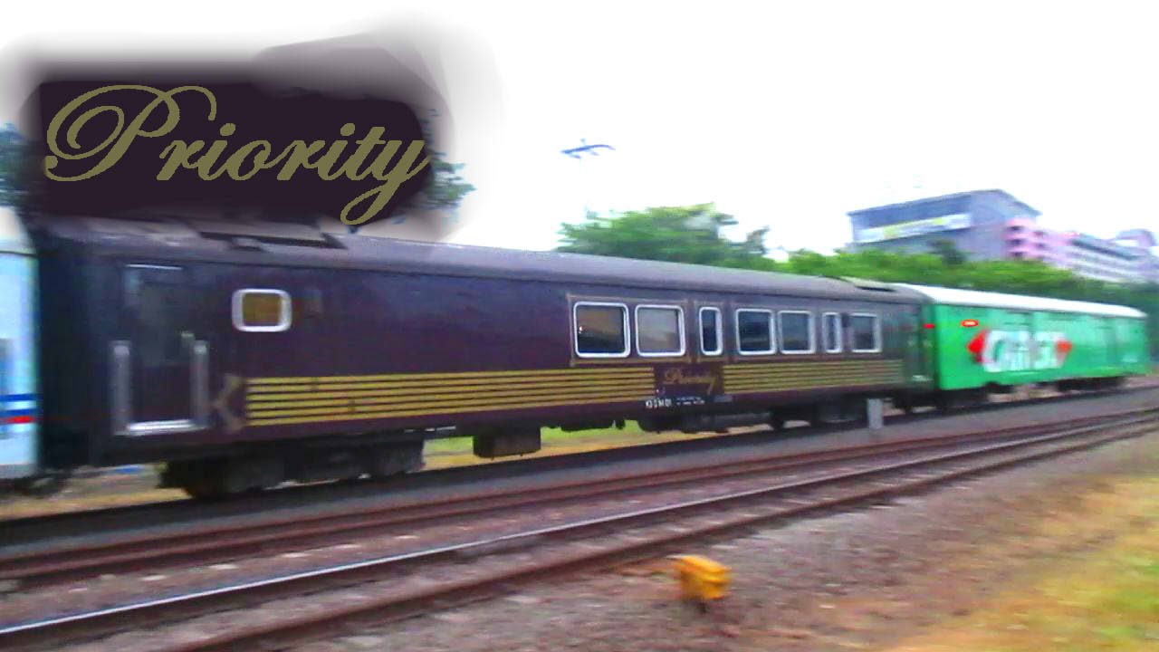 Kereta Api Bima dan KA Wisata Priority - YouTube