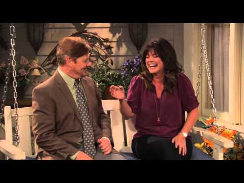 Hot in Cleveland Blooper: The Ladies Love Dave Foley