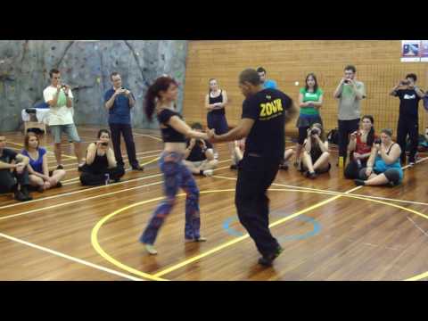 NZ Brazilian Dance Festival 2012 Kadu & Larissa samba demo