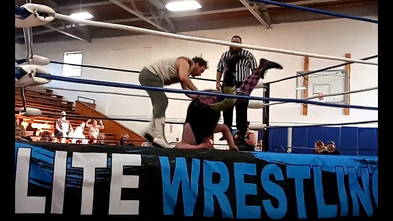 Jacob Ratliff vs. Party Mike (EWA) - YouTube