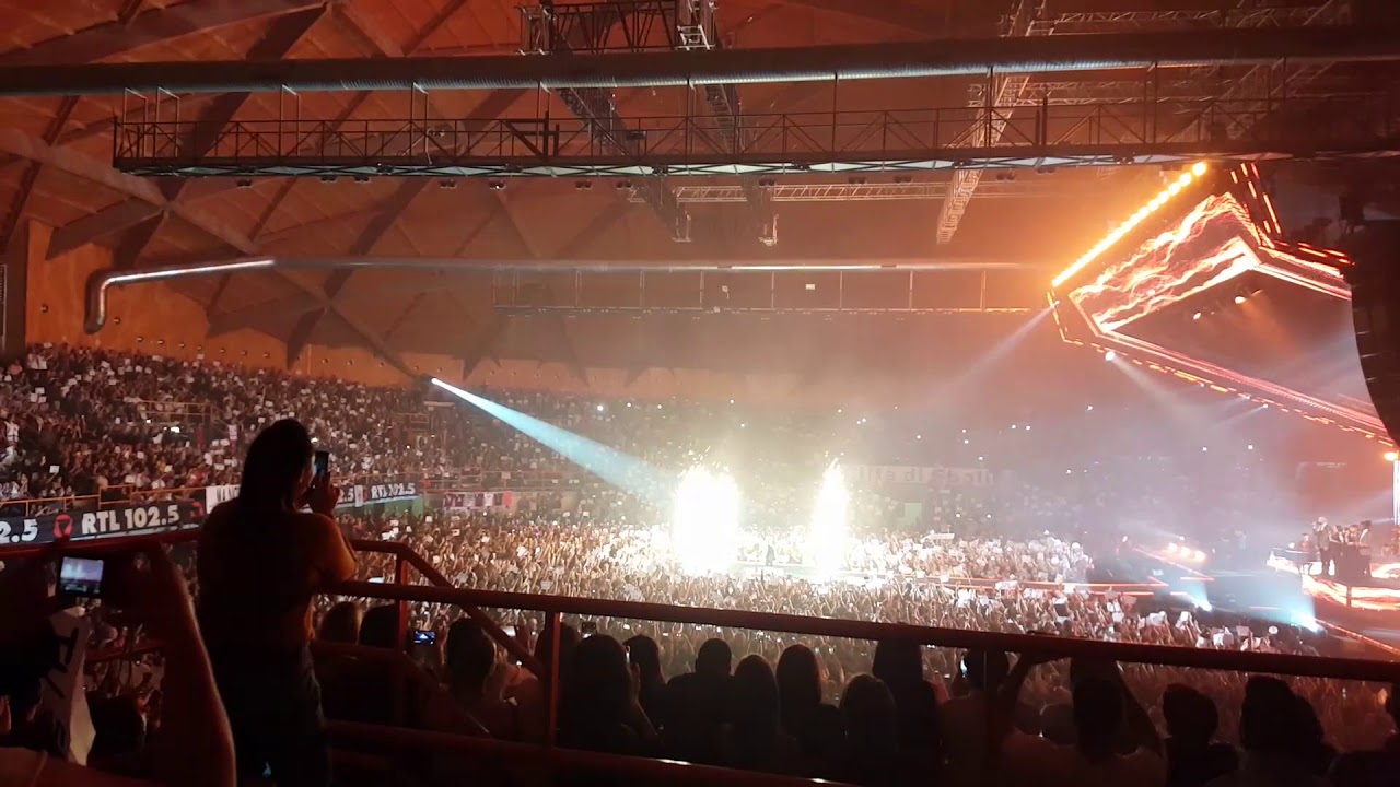 Concerto di Laura Pausini al Palasele - 4 Novembre 2018 - YouTube