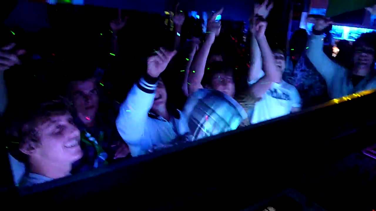 DJ Rich-FX Rocking Raffles Night Club LIVE !!! - YouTube